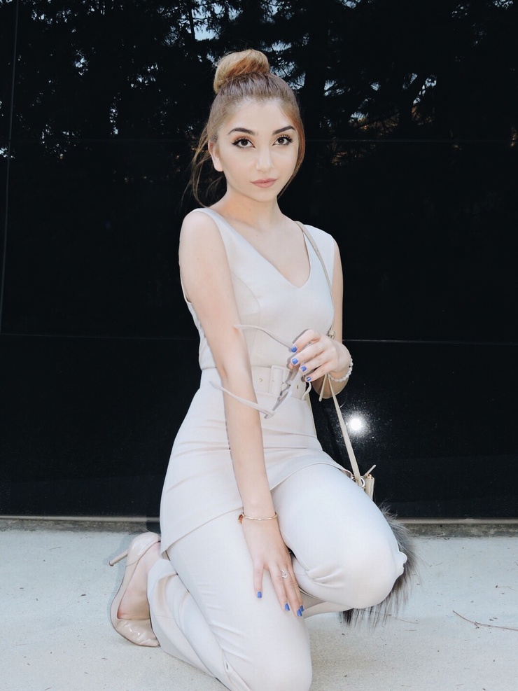 Picture of Jennessa Rose