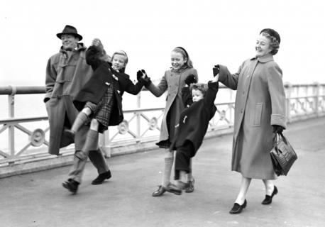 Hayley Mills and Juliet Mills