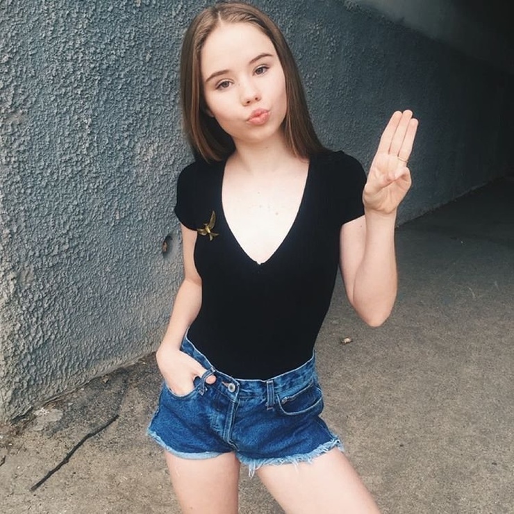 Picture of Lexee Smith
