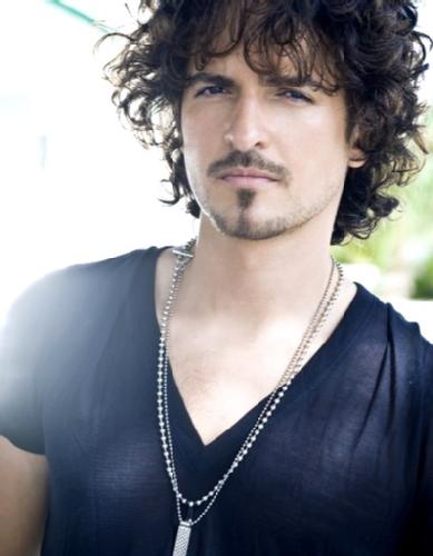 Tommy Torres image
