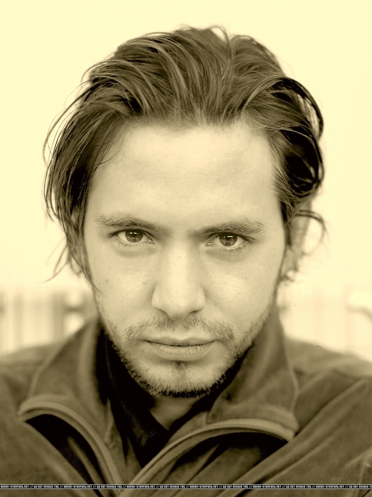 Picture of Aaron Stanford