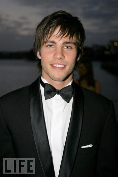 Picture of Dean Geyer