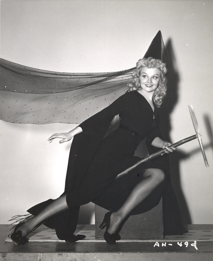 Ariel Heath image