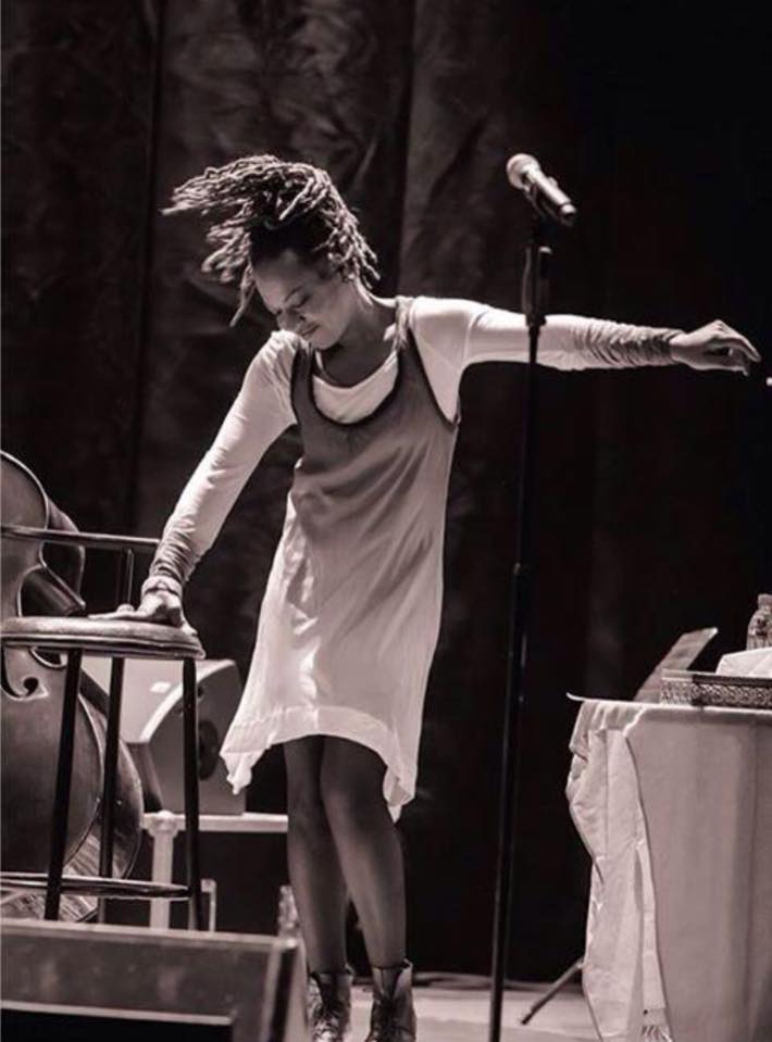 Lisa Simone Kelly image