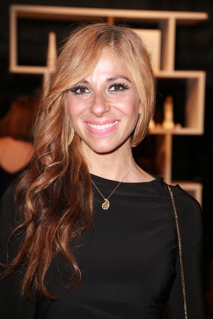 Gülcan Kamps image