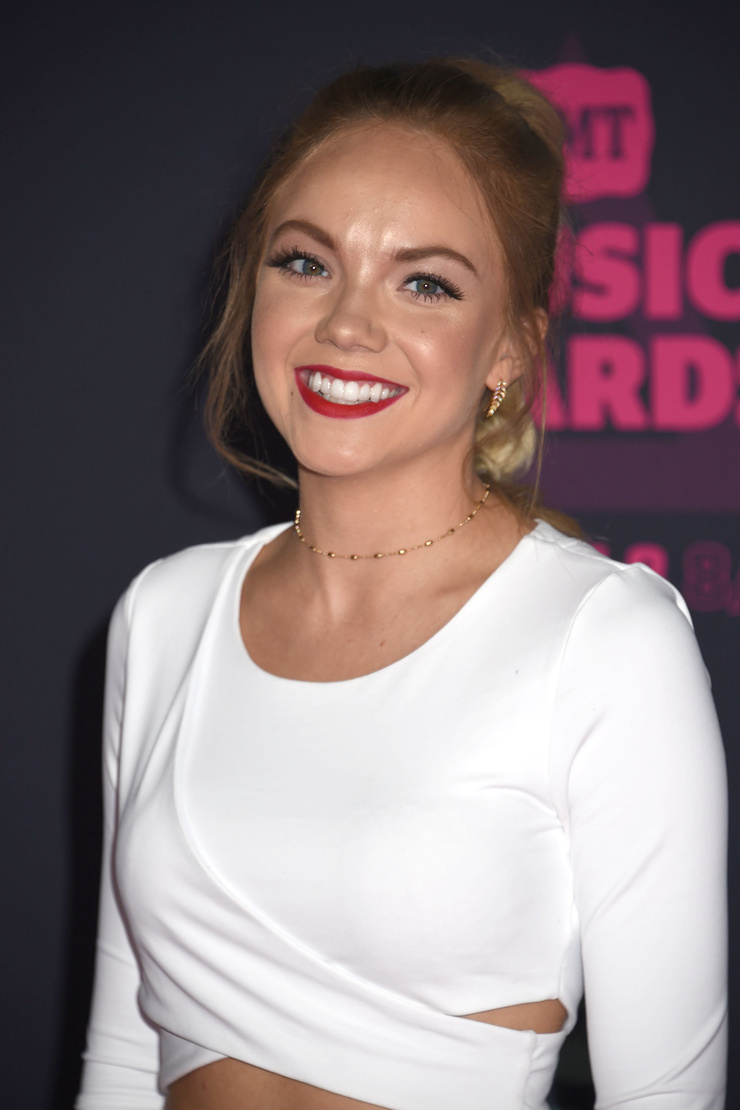 Danielle Bradbery image