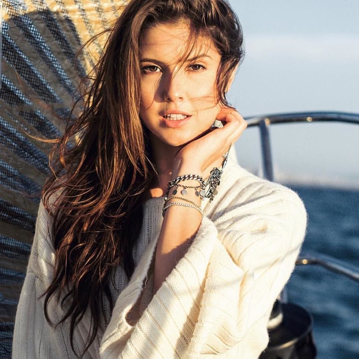 Picture of Amanda Cerny