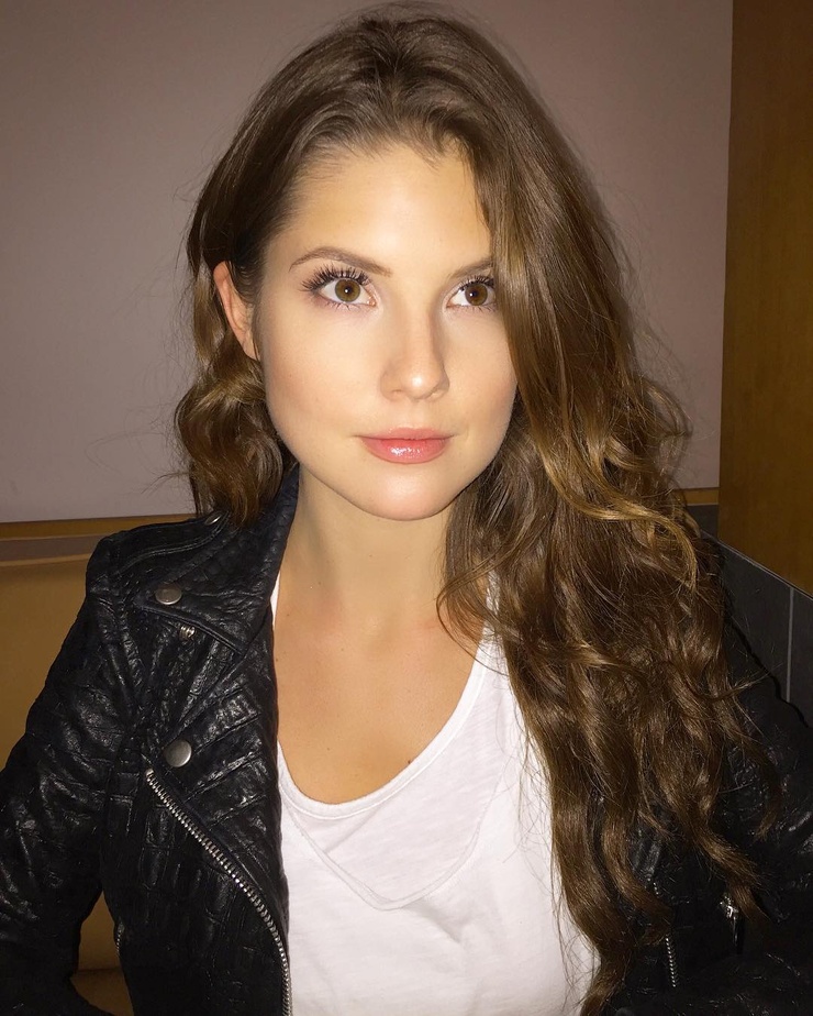 Picture of Amanda Cerny