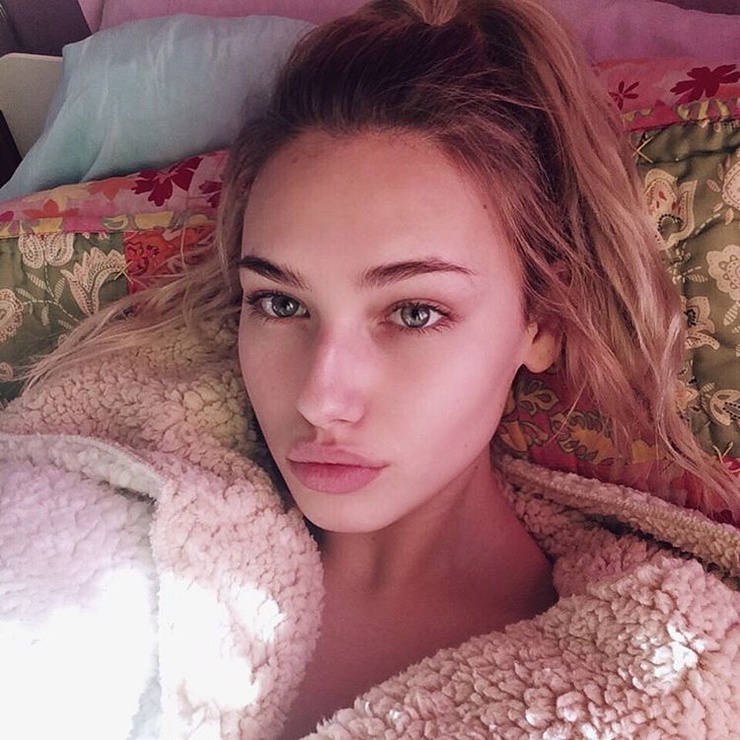 Molly O'Malia - Instagram