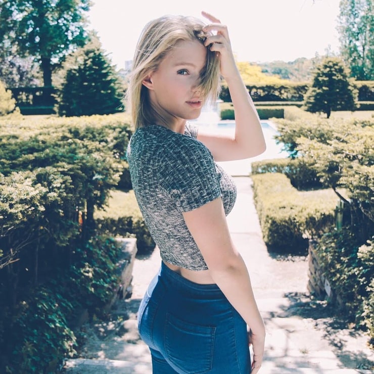 Picture of Alexandra Beaton