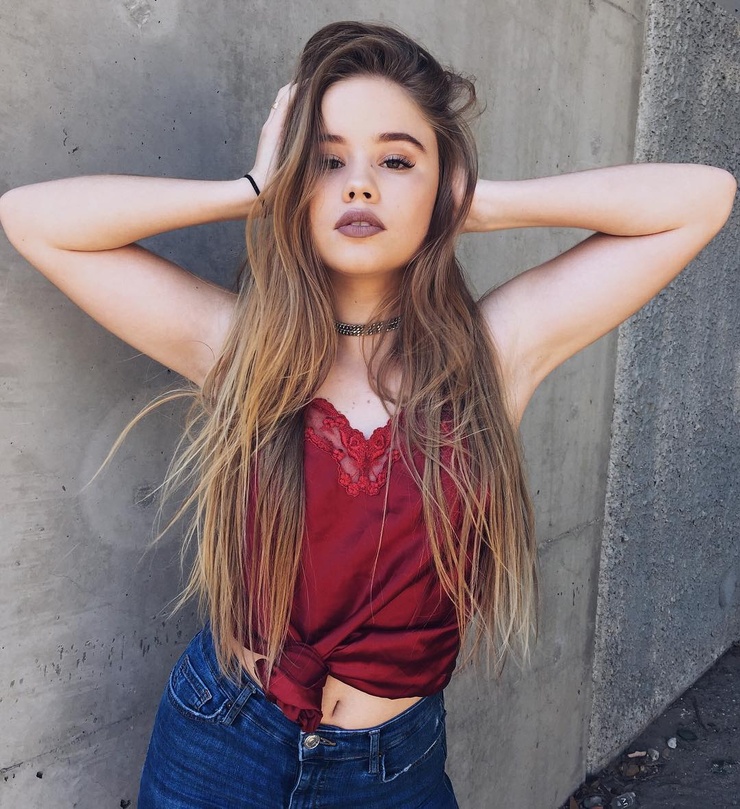 Picture of Lexee Smith
