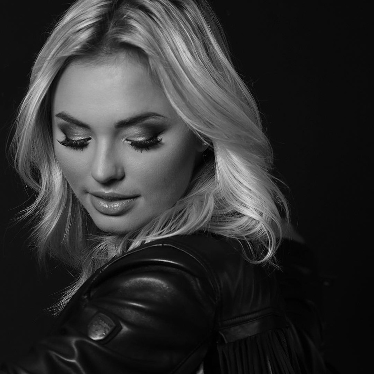 Victoria Baldesarra picture