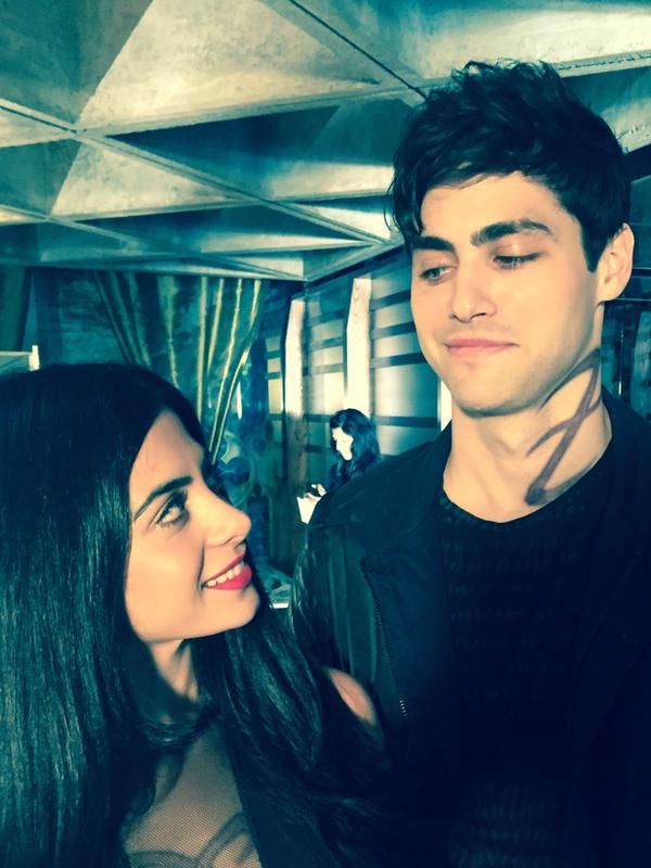 Izzy e Alec
