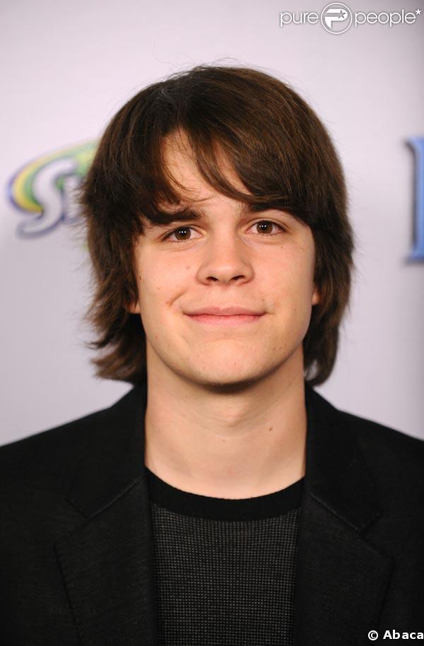 Johnny Simmons image