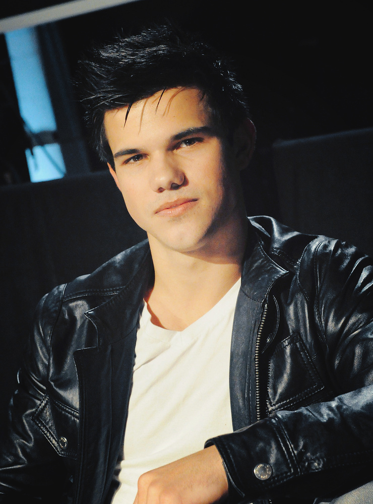Taylor Lautner picture