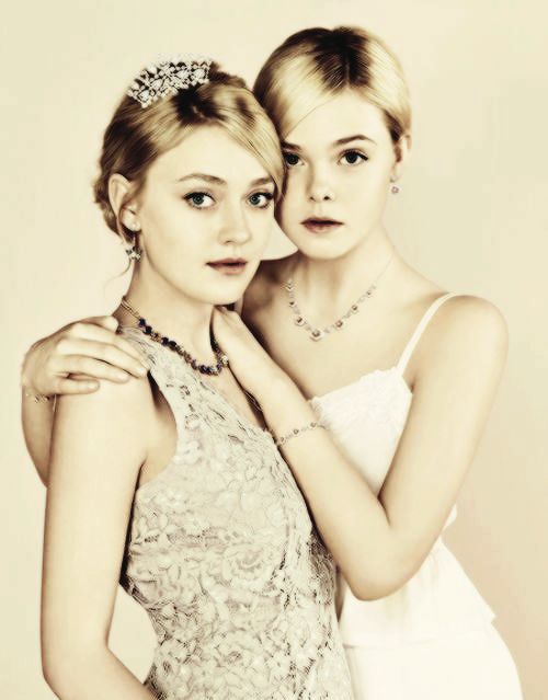 Dakota Fanning and Elle Fanning