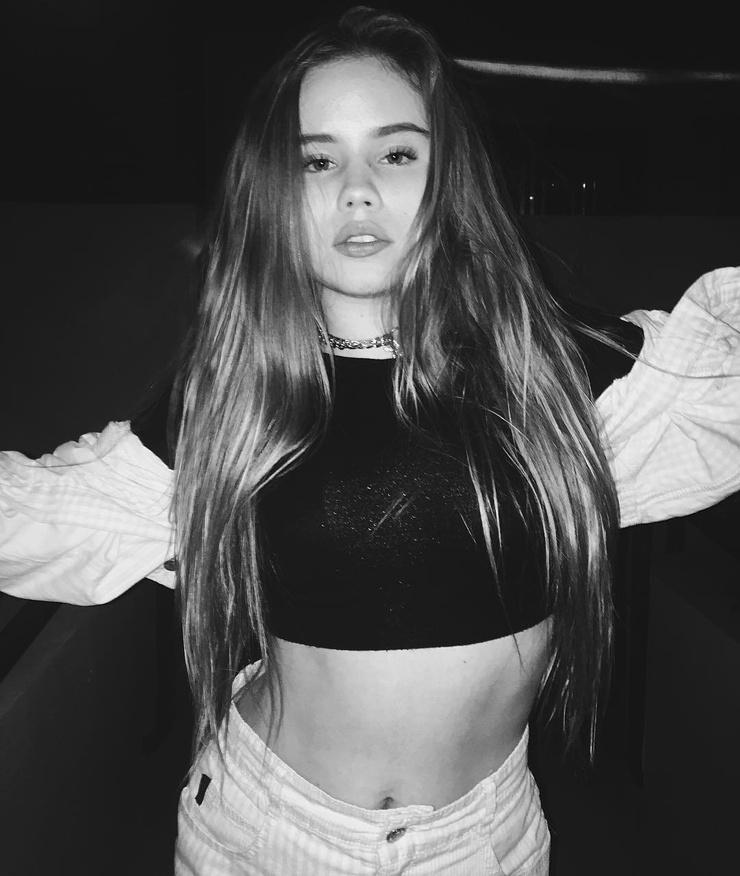 Picture of Lexee Smith