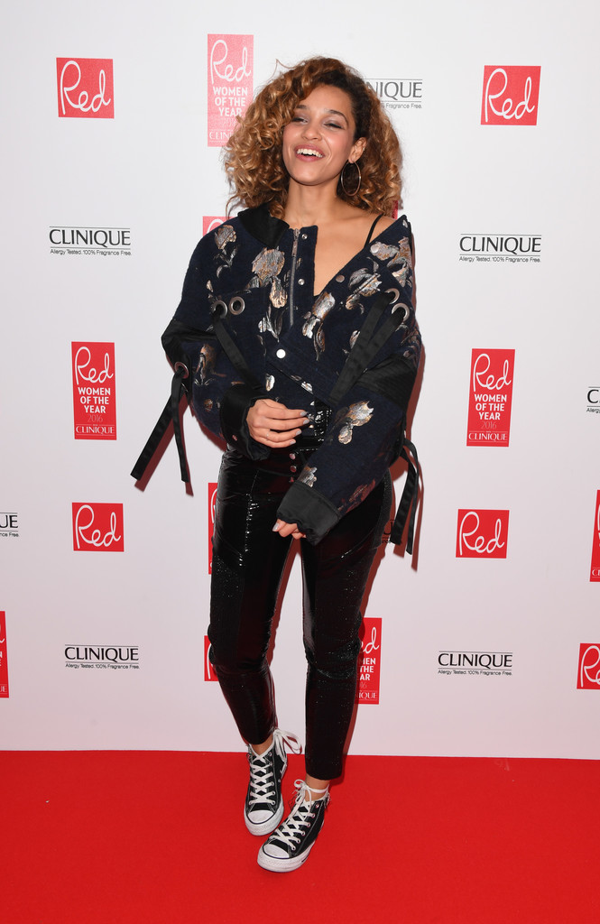 Picture of Izzy Bizu