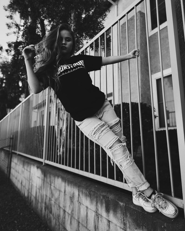 Picture of Lexee Smith