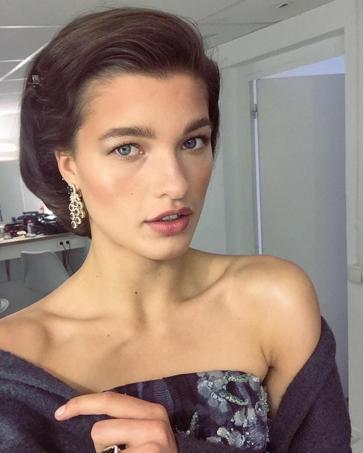 Picture of Julia van Os