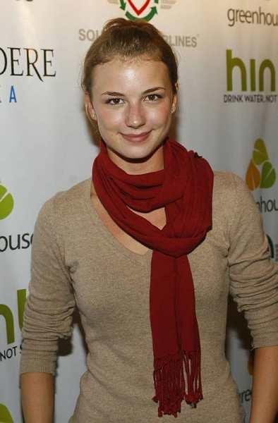 Emily VanCamp picture