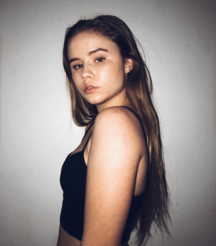 Picture of Lexee Smith