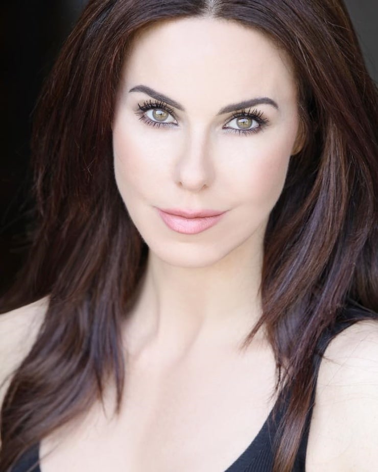 Picture of Defne Samyeli