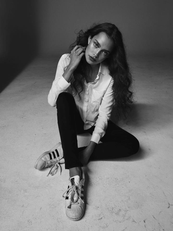 Picture of Zoe Barnard