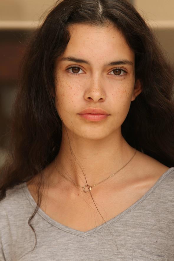 Picture of Zoe Barnard