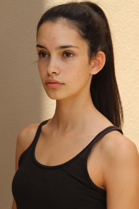 Picture of Zoe Barnard