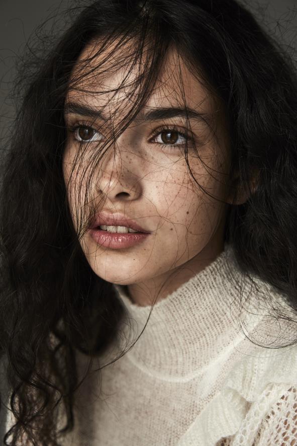 Picture of Zoe Barnard