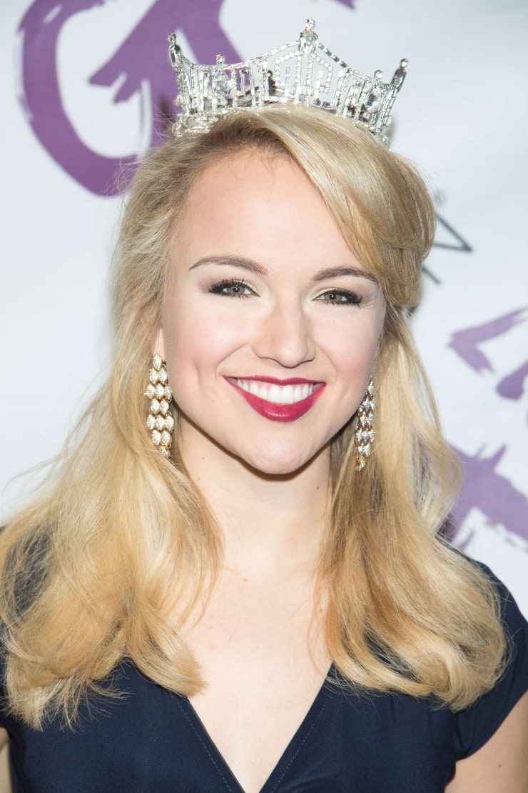 Picture of Savvy Shields