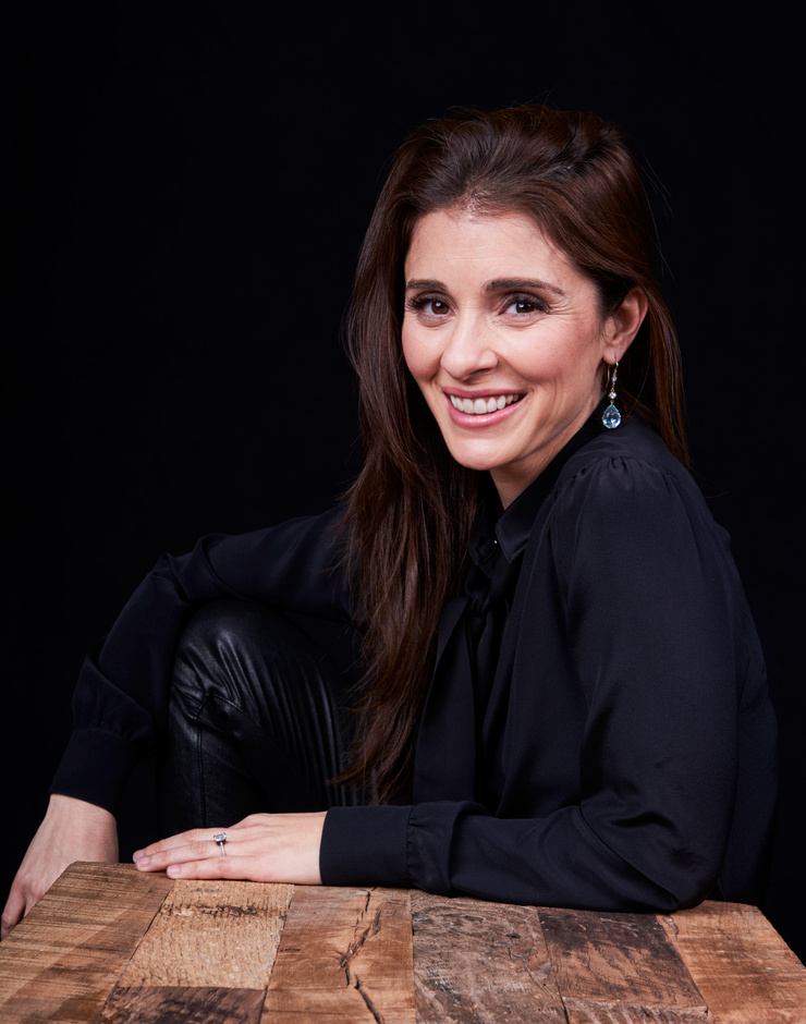 Picture of Shiri Appleby