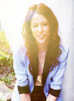 Picture of Amanda Crew