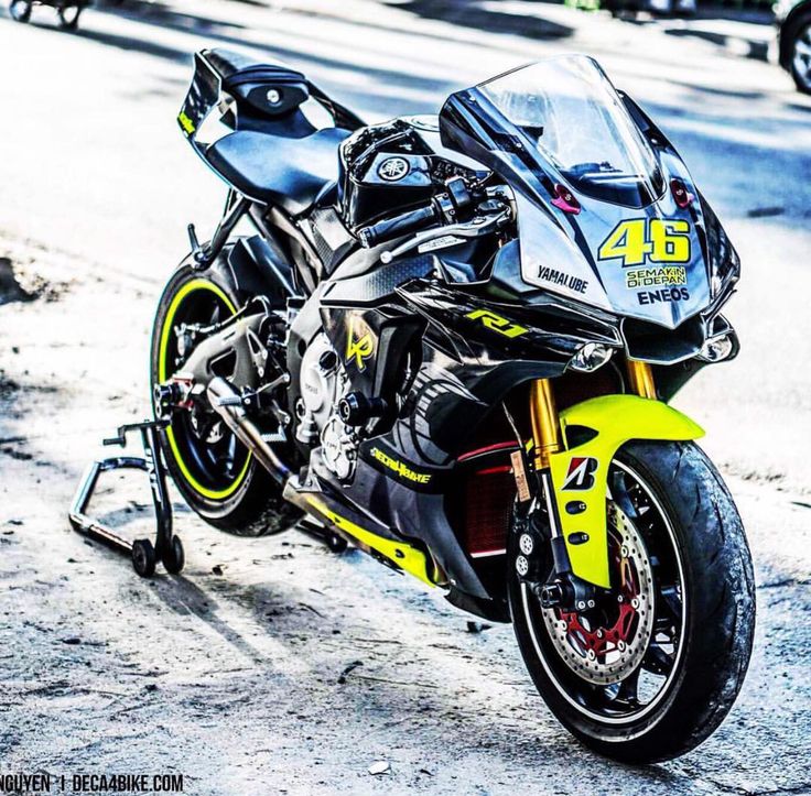 Yamaha R1 Chrome Rossi
