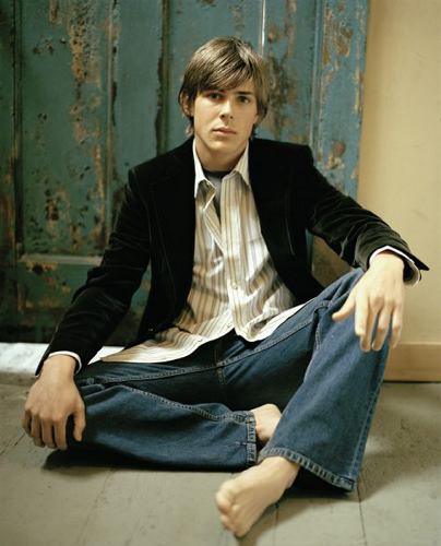 Picture of Chris Lowell