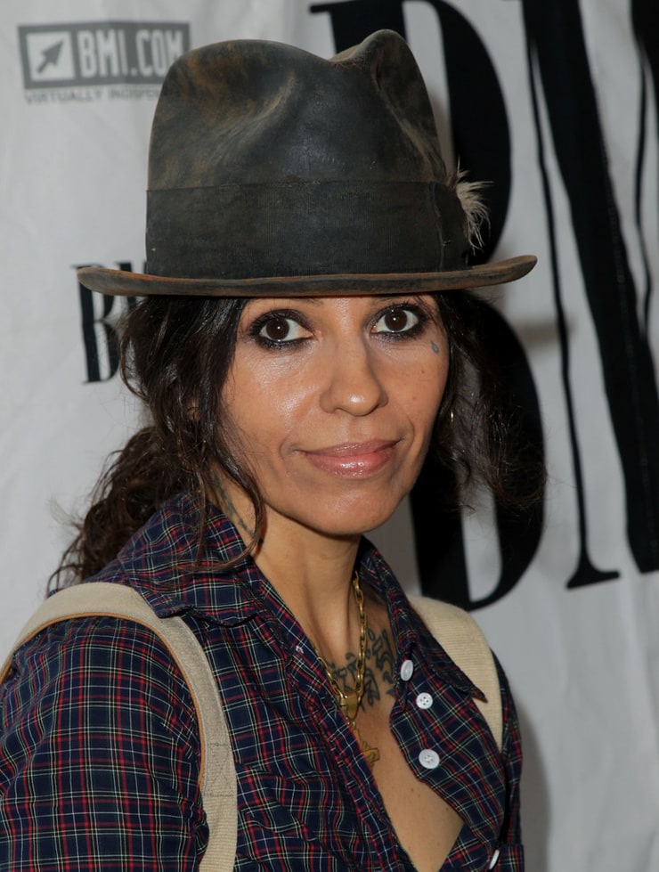 Linda Perry image