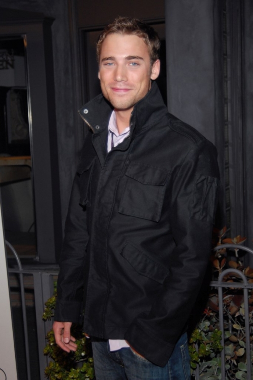 Picture of Dustin Milligan