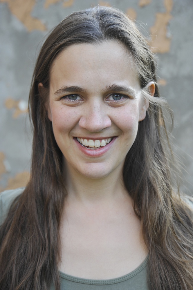 Julia Holmes image