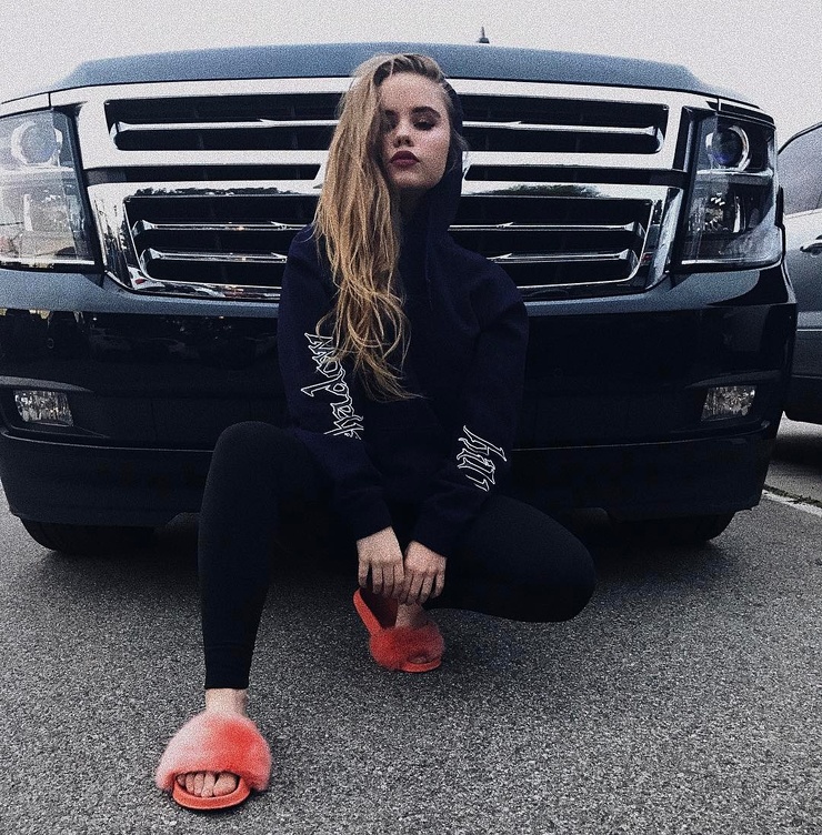 Picture of Lexee Smith