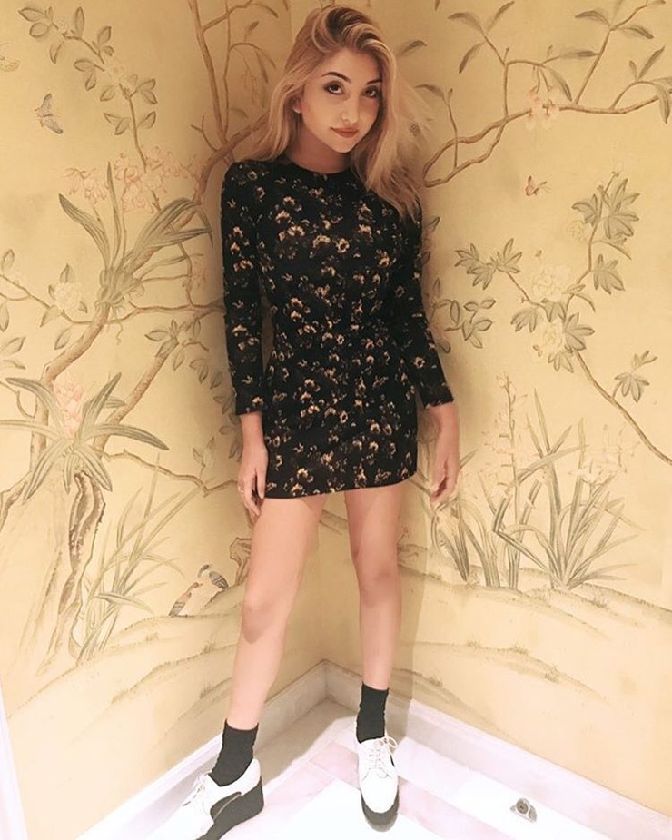 Jennessa Rose picture