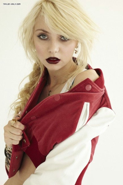 Picture of Taylor Momsen