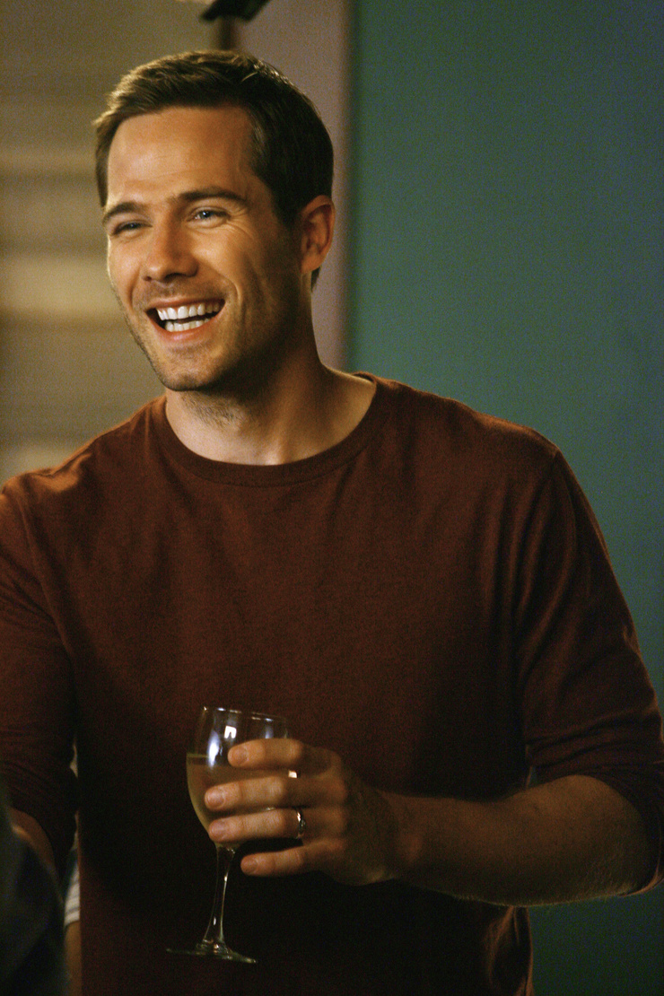 Picture of Luke MacFarlane