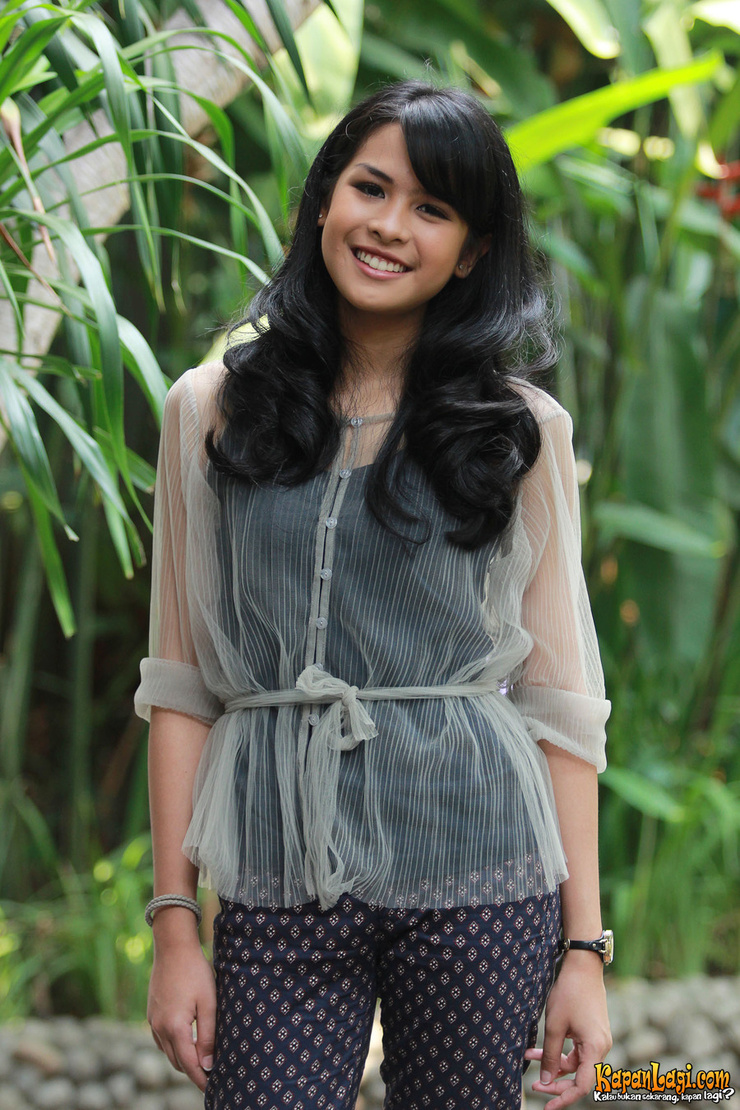 Picture of Maudy Ayunda
