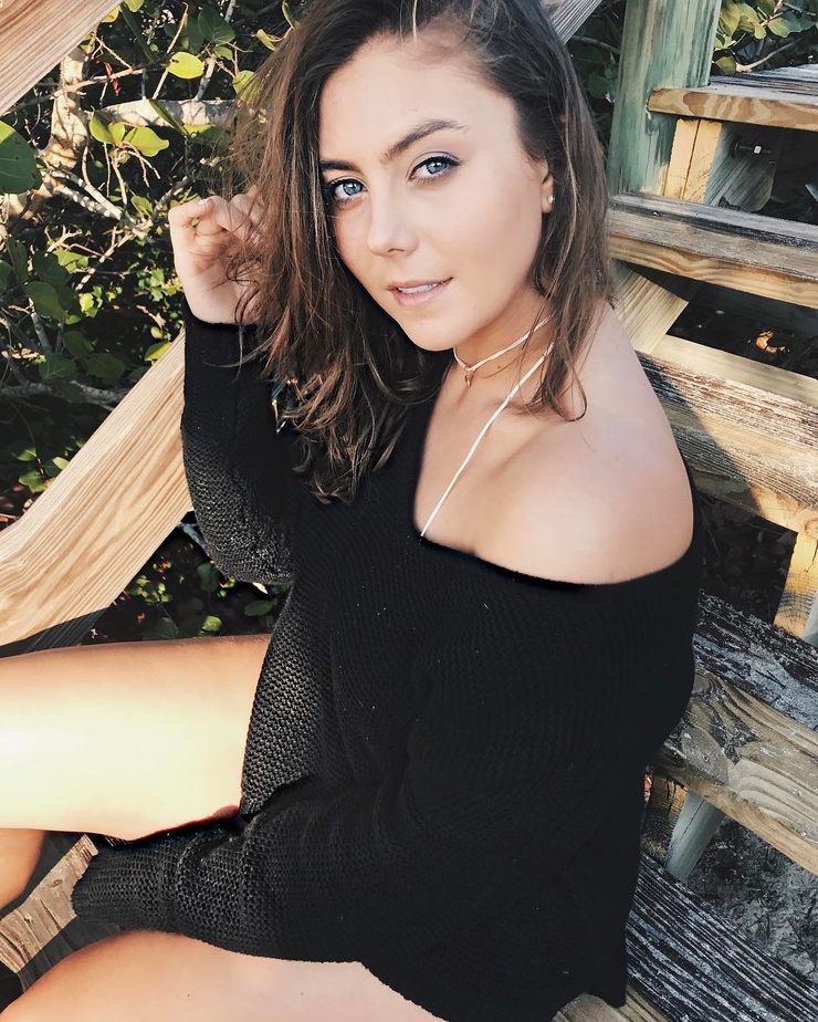 Caralyn Mirand image