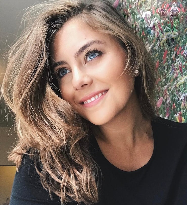 Picture of Caralyn Mirand