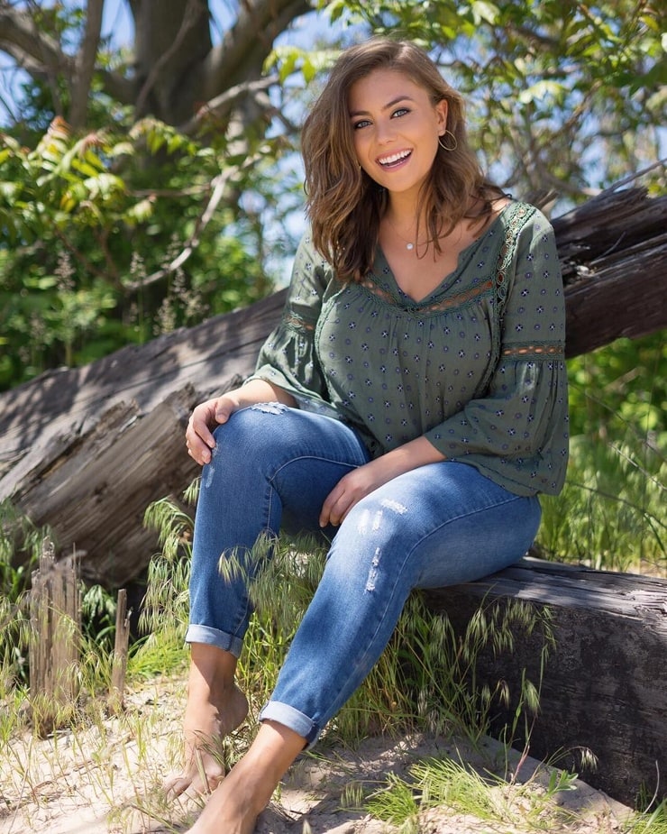 Picture of Caralyn Mirand