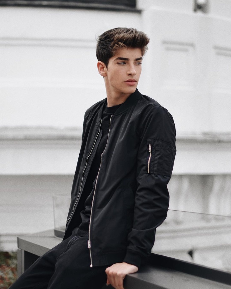 Picture of Manu Rios