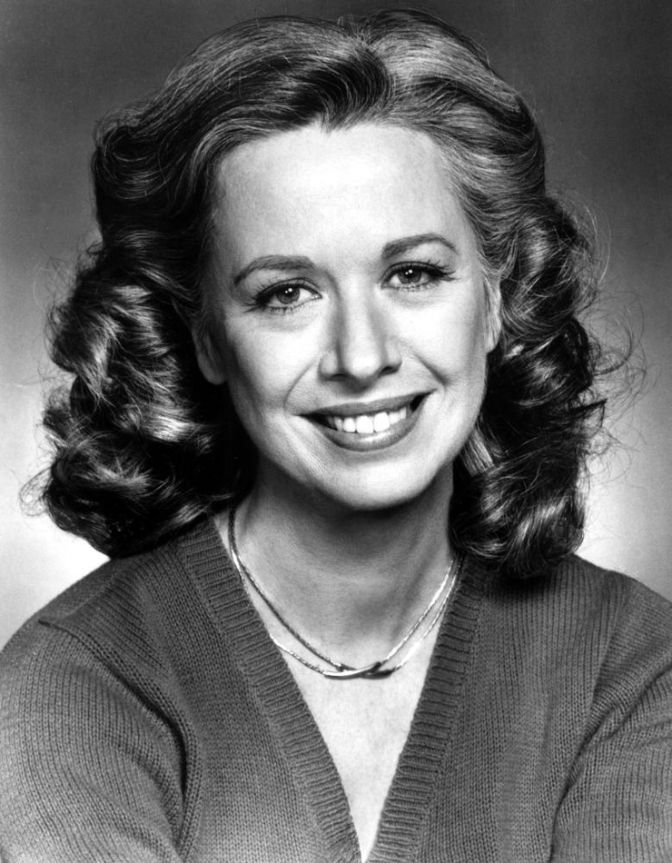 Polly Holliday headshot
