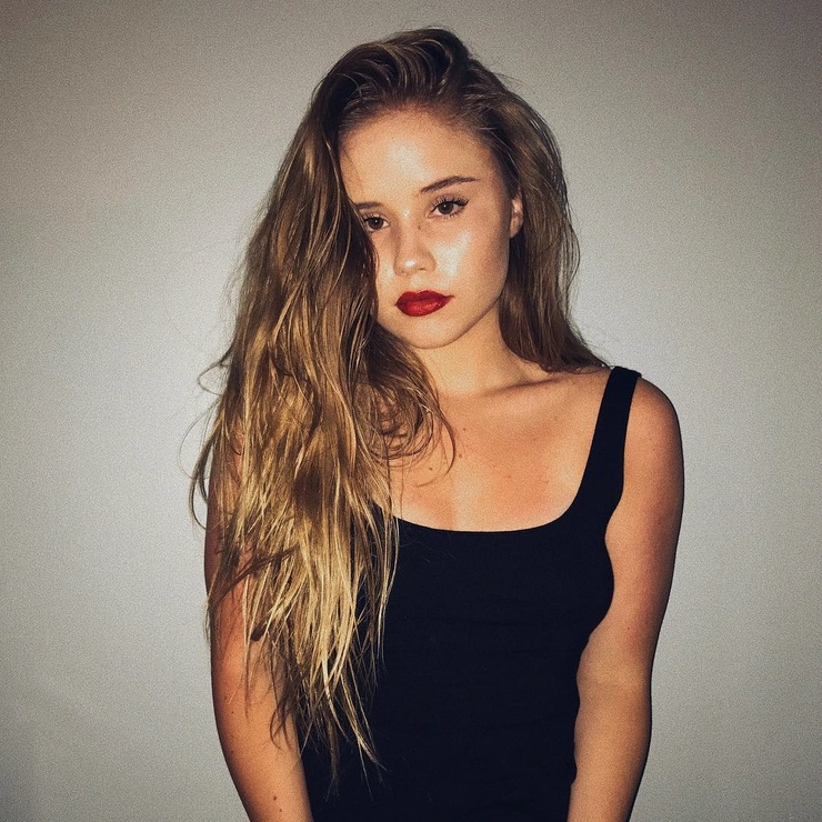 Picture of Lexee Smith